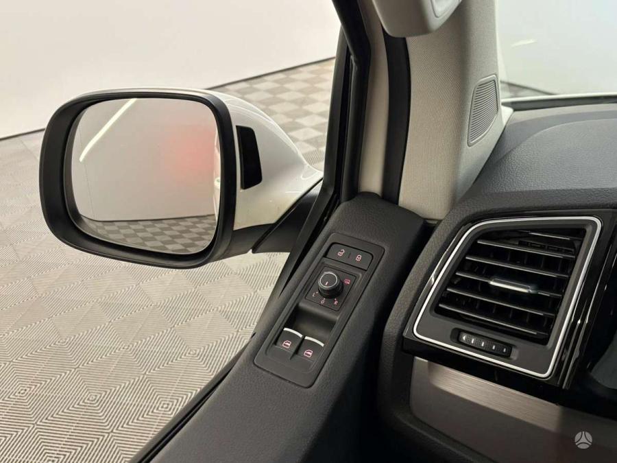 Balts Volkswagen Multivan 2017 Marijampole, ar dzinēja tilpumu 1.97 L un nobraukumu 174 tūkst. km par 24750 €, foto 7 vietnē AUTOMOTO.COM.LV