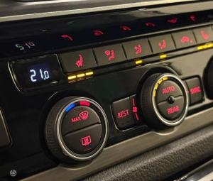 Balts Volkswagen Multivan 2017 Marijampole, ar dzinēja tilpumu 1.97 L un nobraukumu 174 tūkst. km par 24750 €, foto 13 vietnē AUTOMOTO.COM.LV