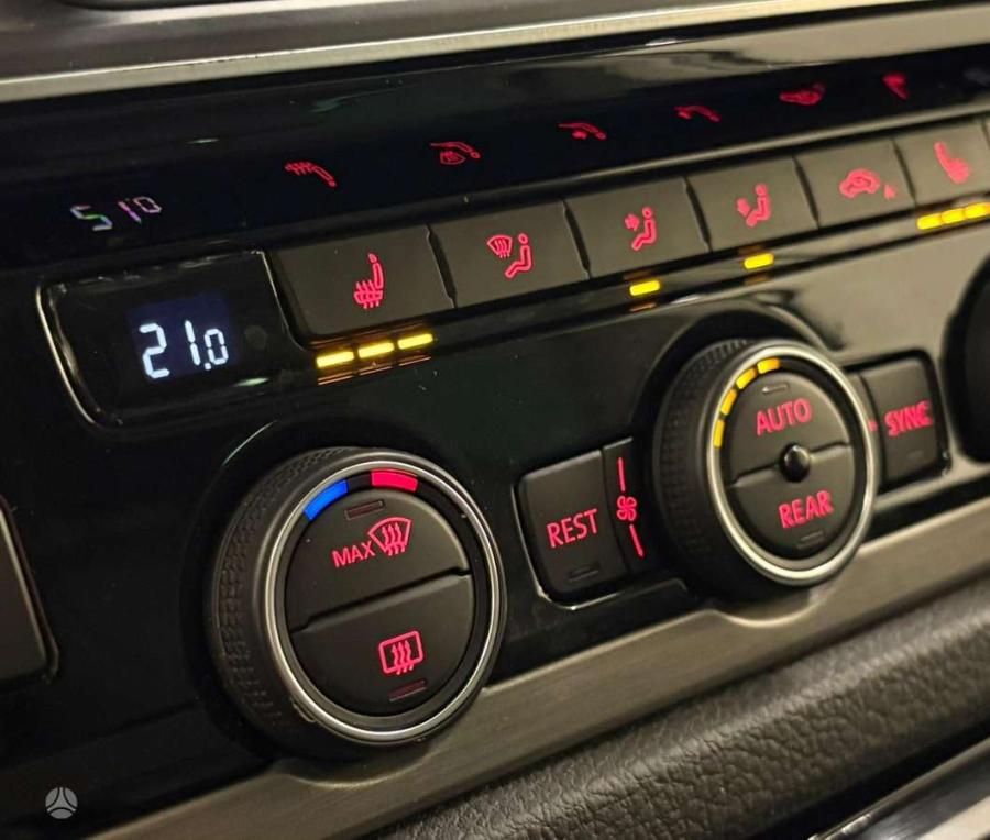 Balts Volkswagen Multivan 2017 Marijampole, ar dzinēja tilpumu 1.97 L un nobraukumu 174 tūkst. km par 24750 €, foto 13 vietnē AUTOMOTO.COM.LV