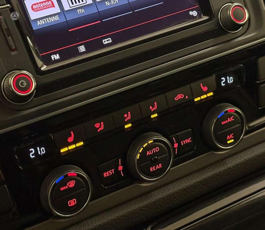 Balts Volkswagen Multivan 2017 Marijampole, ar dzinēja tilpumu 1.97 L un nobraukumu 174 tūkst. km par 24750 €, foto 15 vietnē AUTOMOTO.COM.LV
