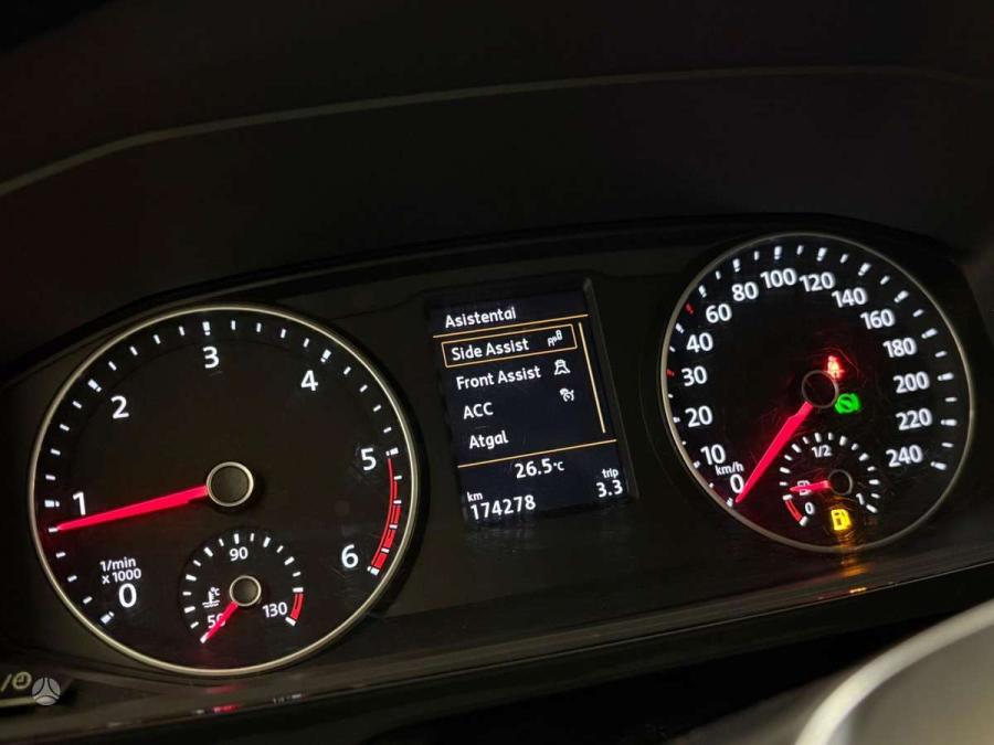 Balts Volkswagen Multivan 2017 Marijampole, ar dzinēja tilpumu 1.97 L un nobraukumu 174 tūkst. km par 24750 €, foto 17 vietnē AUTOMOTO.COM.LV
