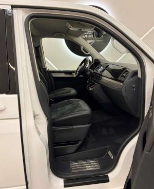 Balts Volkswagen Multivan 2017 Marijampole, ar dzinēja tilpumu 1.97 L un nobraukumu 174 tūkst. km par 24750 €, foto 18 vietnē AUTOMOTO.COM.LV