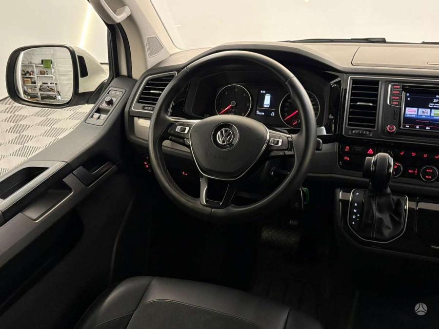 Balts Volkswagen Multivan 2017 Marijampole, ar dzinēja tilpumu 1.97 L un nobraukumu 174 tūkst. km par 24750 €, foto 24 vietnē AUTOMOTO.COM.LV