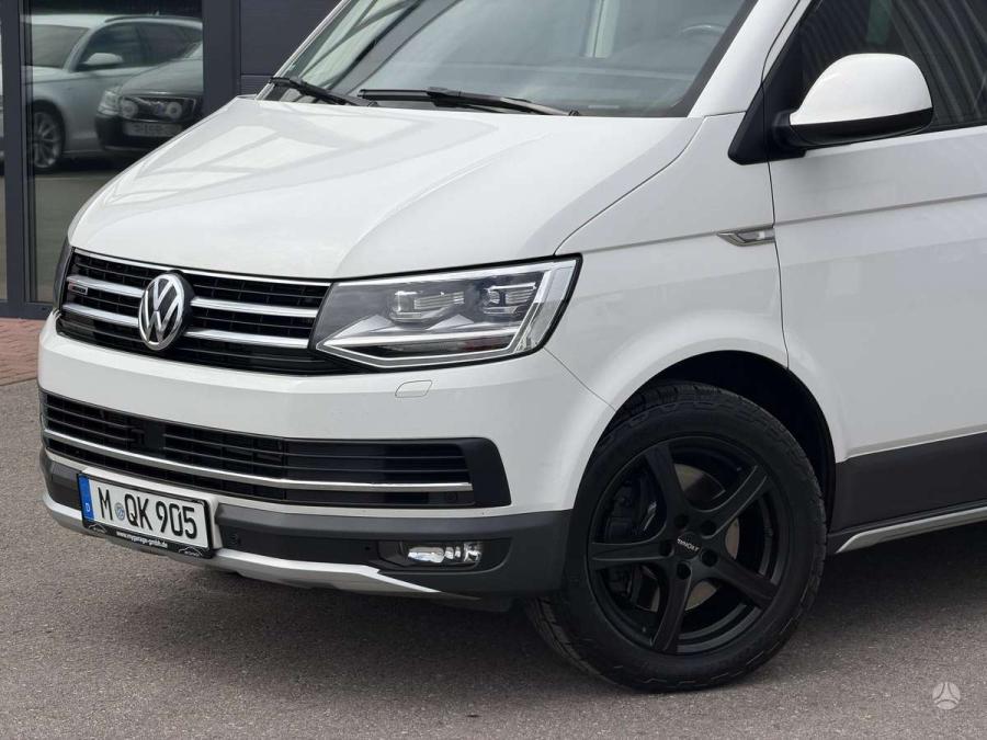 White Volkswagen Multivan 2018 in Jonava, with an engine capacity of 1.97 L and mileage of 290 thousand km for 25990 €, photo 4 on AUTOMOTO.COM.LV