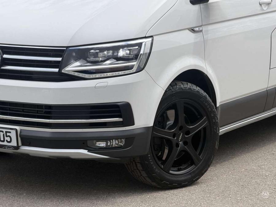 White Volkswagen Multivan 2018 in Jonava, with an engine capacity of 1.97 L and mileage of 290 thousand km for 25990 €, photo 16 on AUTOMOTO.COM.LV