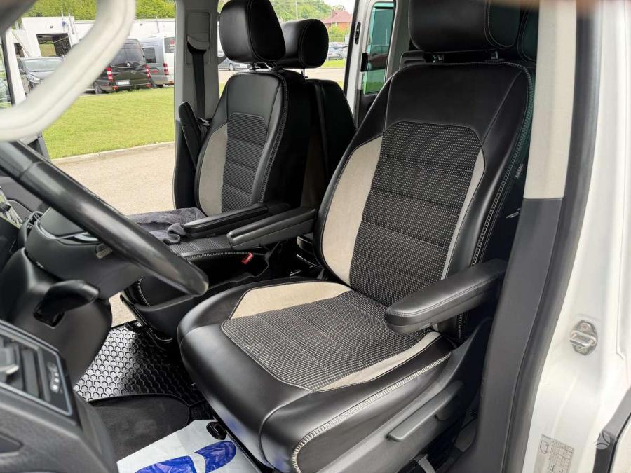 White Volkswagen Multivan 2018 in Jonava, with an engine capacity of 1.97 L and mileage of 290 thousand km for 25990 €, photo 19 on AUTOMOTO.COM.LV