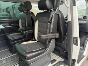 White Volkswagen Multivan 2018 in Jonava, with an engine capacity of 1.97 L and mileage of 290 thousand km for 25990 €, photo 33 on AUTOMOTO.COM.LV
