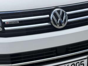 White Volkswagen Multivan 2018 in Jonava, with an engine capacity of 1.97 L and mileage of 290 thousand km for 25990 €, photo 39 on AUTOMOTO.COM.LV