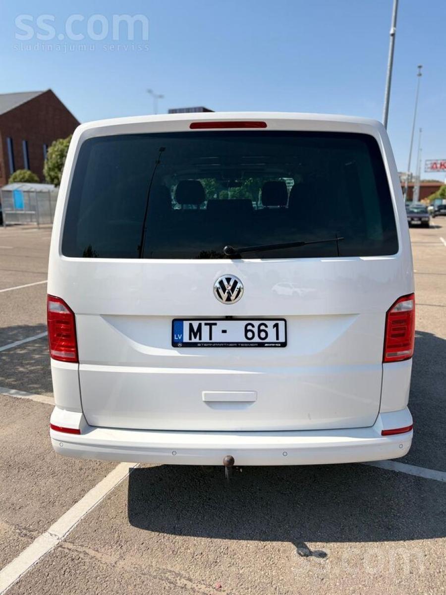 White Volkswagen Multivan 2018 in Riga, with an engine capacity of 2.00 L and mileage of 218 thousand km for 26950 €, photo 4 on AUTOMOTO.COM.LV