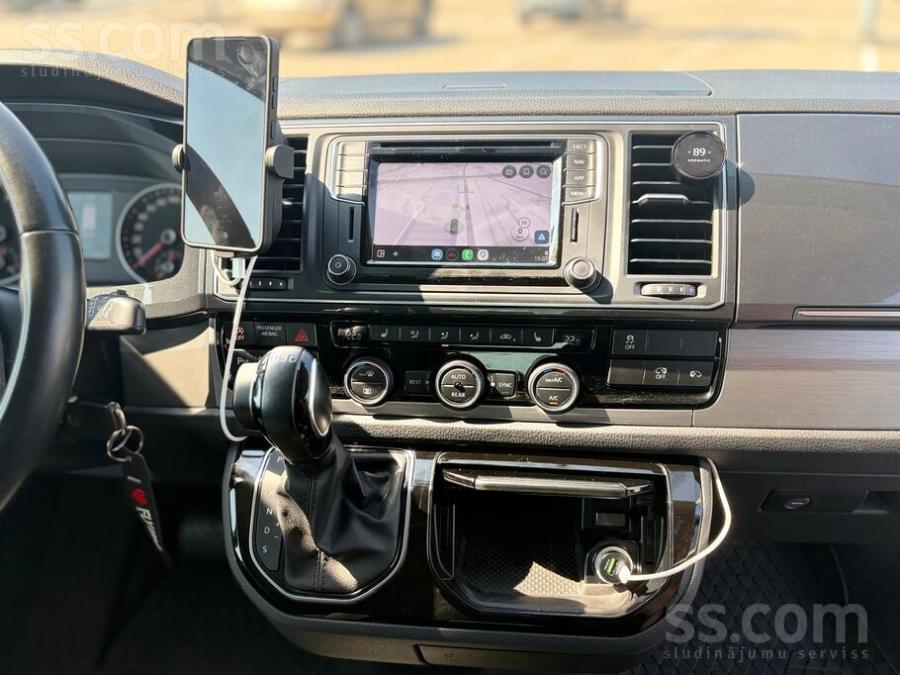 White Volkswagen Multivan 2018 in Riga, with an engine capacity of 2.00 L and mileage of 218 thousand km for 26950 €, photo 10 on AUTOMOTO.COM.LV