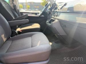 White Volkswagen Multivan 2018 in Riga, with an engine capacity of 2.00 L and mileage of 218 thousand km for 26950 €, photo 11 on AUTOMOTO.COM.LV
