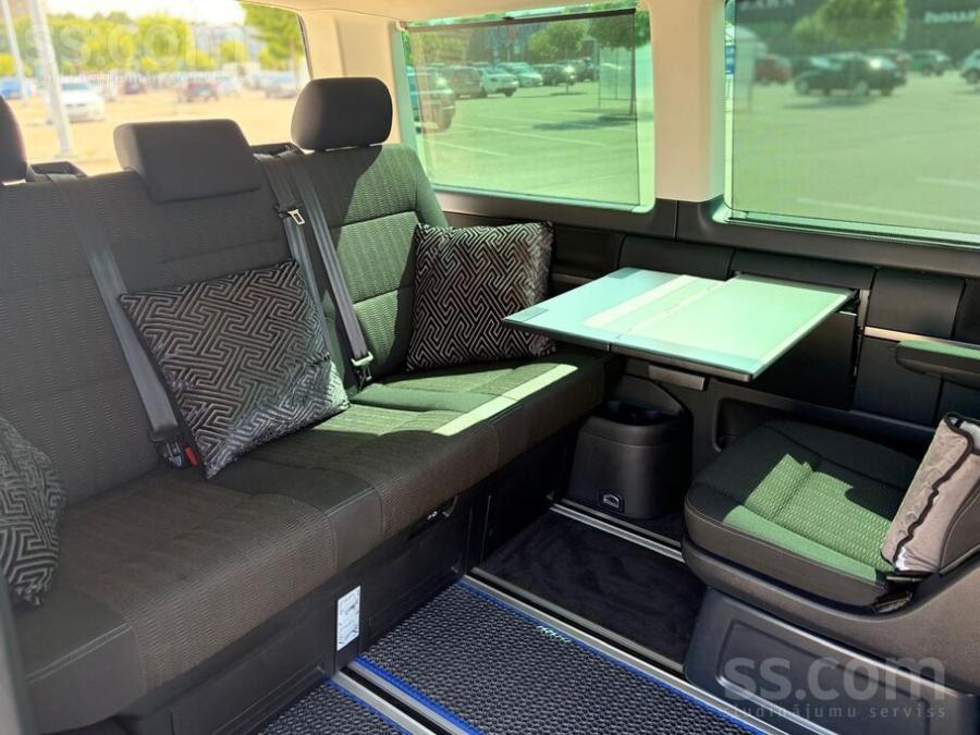 White Volkswagen Multivan 2018 in Riga, with an engine capacity of 2.00 L and mileage of 218 thousand km for 26950 €, photo 12 on AUTOMOTO.COM.LV