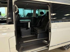 Balts Volkswagen Multivan 2018 Klaipėda, ar dzinēja tilpumu 1.97 L un nobraukumu 212 tūkst. km par 32900 €, foto 20 vietnē AUTOMOTO.COM.LV