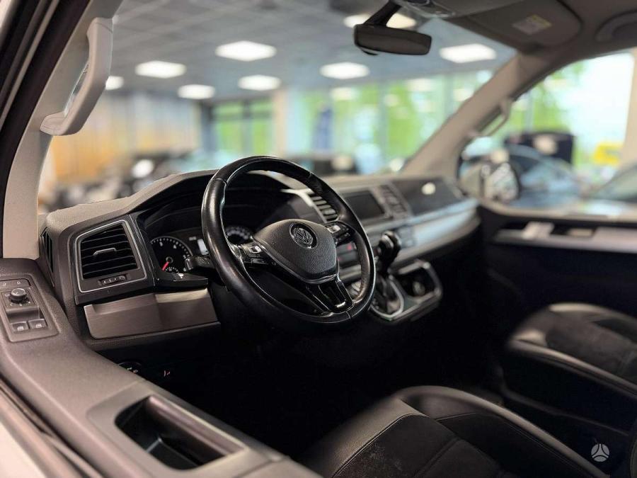 Balts Volkswagen Multivan 2018 Klaipėda, ar dzinēja tilpumu 1.97 L un nobraukumu 212 tūkst. km par 32900 €, foto 24 vietnē AUTOMOTO.COM.LV