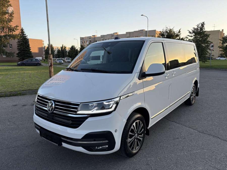 White Volkswagen Multivan 2020 in Panevezys, with an engine capacity of 1.97 L and mileage of 448 thousand km for 21100 €, photo 3 on AUTOMOTO.COM.LV