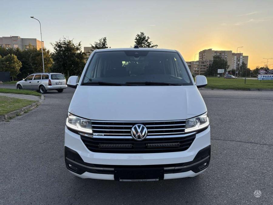 White Volkswagen Multivan 2020 in Panevezys, with an engine capacity of 1.97 L and mileage of 448 thousand km for 21100 €, photo 8 on AUTOMOTO.COM.LV