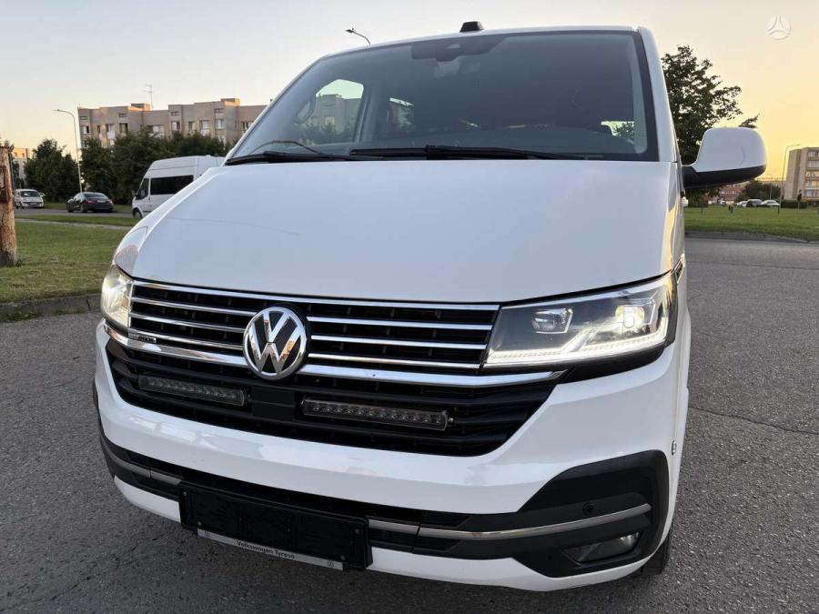 White Volkswagen Multivan 2020 in Panevezys, with an engine capacity of 1.97 L and mileage of 448 thousand km for 21100 €, photo 10 on AUTOMOTO.COM.LV