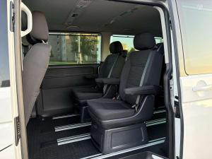 White Volkswagen Multivan 2020 in Panevezys, with an engine capacity of 1.97 L and mileage of 448 thousand km for 21100 €, photo 17 on AUTOMOTO.COM.LV