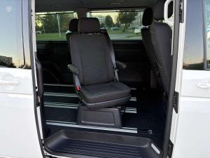 White Volkswagen Multivan 2020 in Panevezys, with an engine capacity of 1.97 L and mileage of 448 thousand km for 21100 €, photo 20 on AUTOMOTO.COM.LV