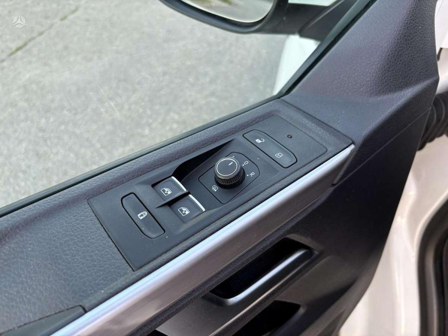 White Volkswagen Multivan 2020 in Panevezys, with an engine capacity of 1.97 L and mileage of 448 thousand km for 21100 €, photo 21 on AUTOMOTO.COM.LV