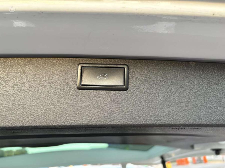White Volkswagen Multivan 2020 in Panevezys, with an engine capacity of 1.97 L and mileage of 448 thousand km for 21100 €, photo 33 on AUTOMOTO.COM.LV