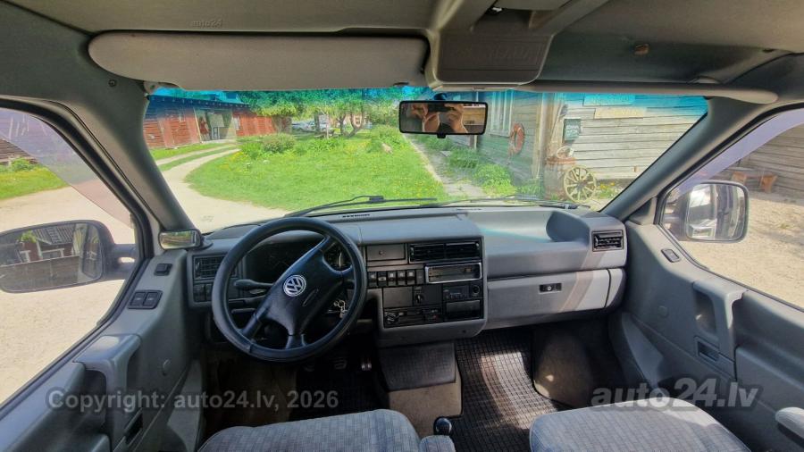 Balts Volkswagen Multivan 1994 Tallina, ar dzinēja tilpumu 2.40 L un nobraukumu 415 tūkst. km par 12800 €, foto 13 vietnē AUTOMOTO.COM.LV