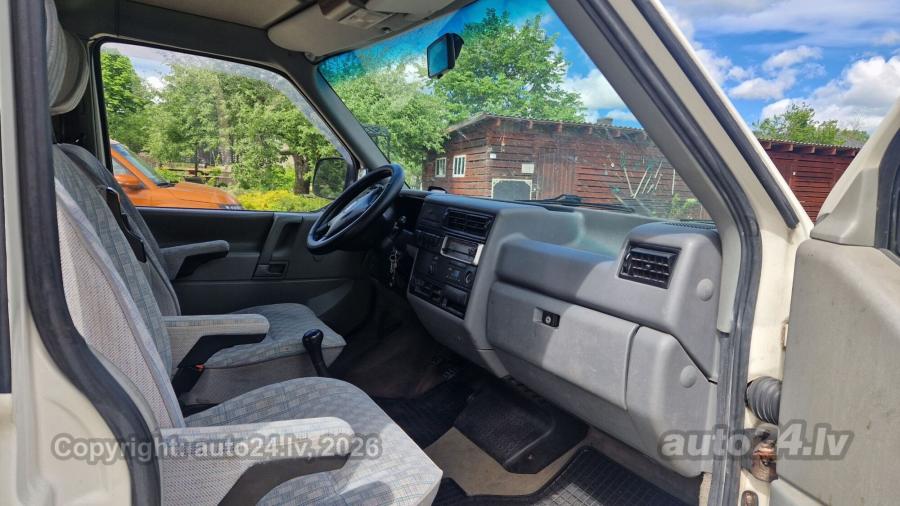 Balts Volkswagen Multivan 1994 Tallina, ar dzinēja tilpumu 2.40 L un nobraukumu 415 tūkst. km par 12800 €, foto 15 vietnē AUTOMOTO.COM.LV