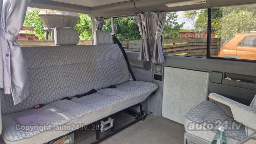 Balts Volkswagen Multivan 1994 Tallina, ar dzinēja tilpumu 2.40 L un nobraukumu 415 tūkst. km par 12800 €, foto 16 vietnē AUTOMOTO.COM.LV