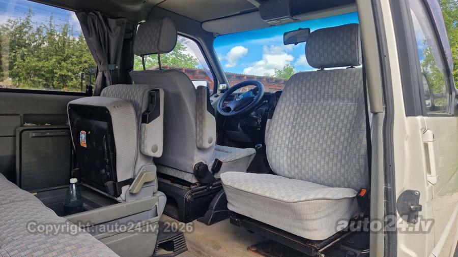 Balts Volkswagen Multivan 1994 Tallina, ar dzinēja tilpumu 2.40 L un nobraukumu 415 tūkst. km par 12800 €, foto 19 vietnē AUTOMOTO.COM.LV