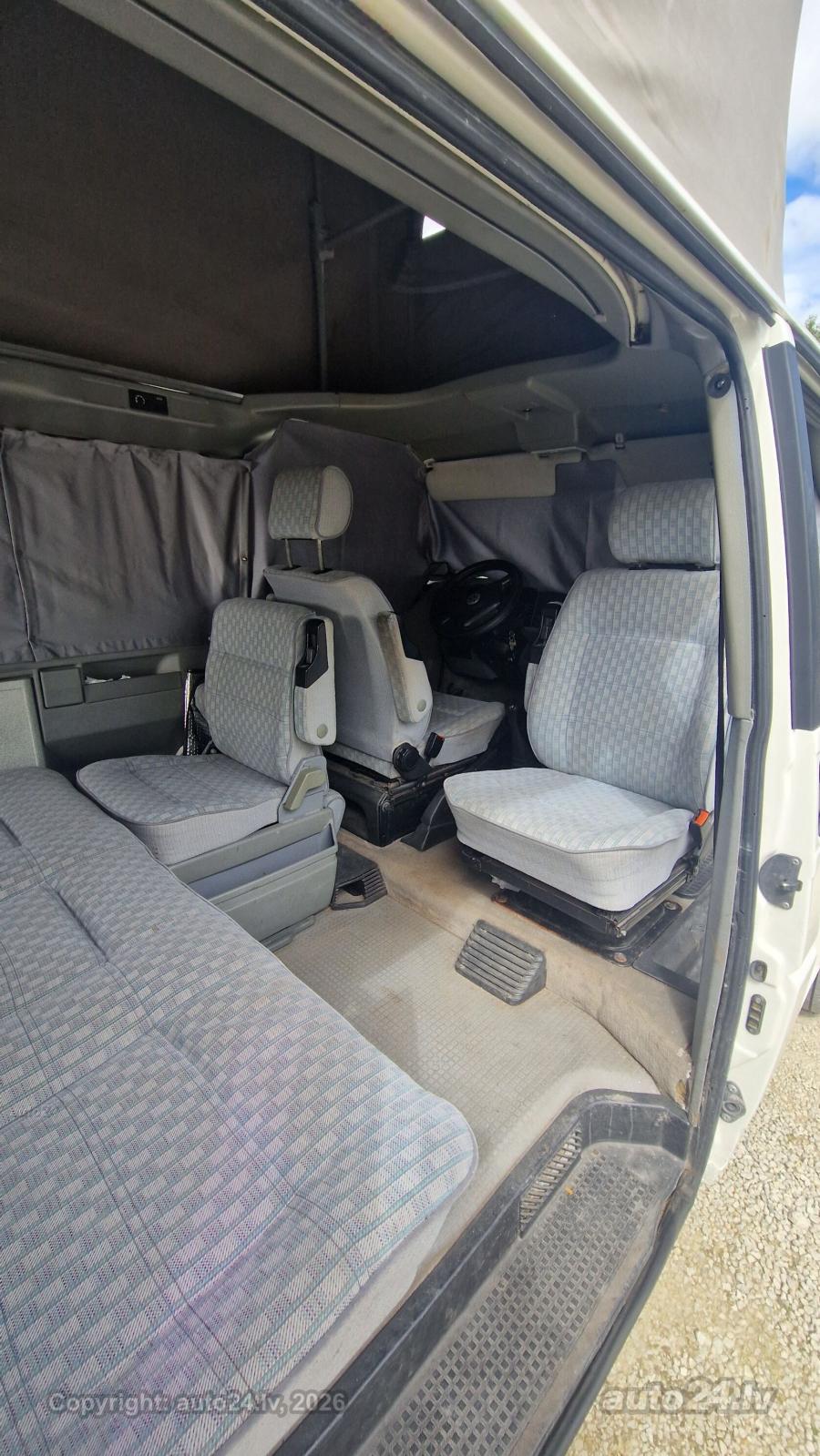 Balts Volkswagen Multivan 1994 Tallina, ar dzinēja tilpumu 2.40 L un nobraukumu 415 tūkst. km par 12800 €, foto 23 vietnē AUTOMOTO.COM.LV