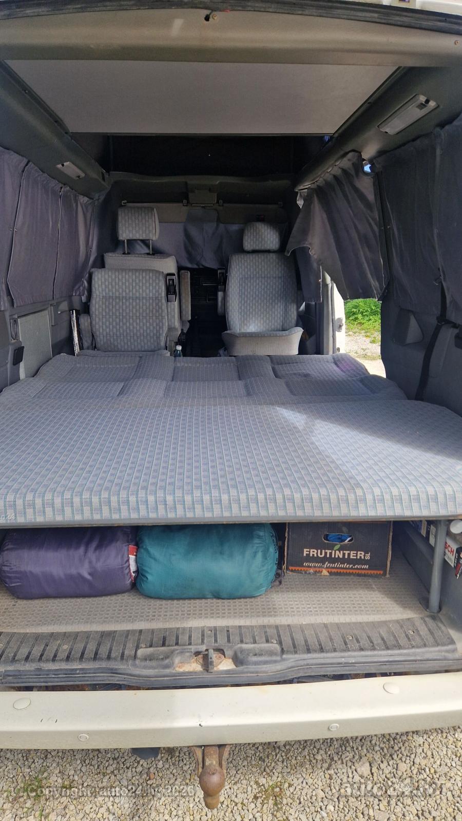 Balts Volkswagen Multivan 1994 Tallina, ar dzinēja tilpumu 2.40 L un nobraukumu 415 tūkst. km par 12800 €, foto 24 vietnē AUTOMOTO.COM.LV