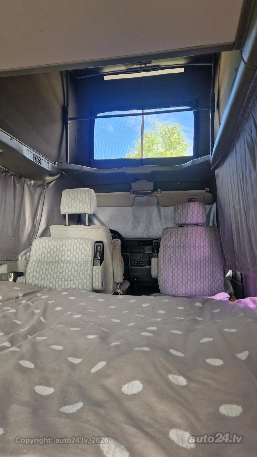 Balts Volkswagen Multivan 1994 Tallina, ar dzinēja tilpumu 2.40 L un nobraukumu 415 tūkst. km par 12800 €, foto 28 vietnē AUTOMOTO.COM.LV