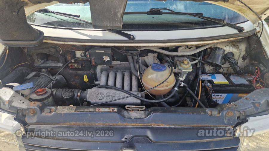 Balts Volkswagen Multivan 1994 Tallina, ar dzinēja tilpumu 2.40 L un nobraukumu 415 tūkst. km par 12800 €, foto 29 vietnē AUTOMOTO.COM.LV