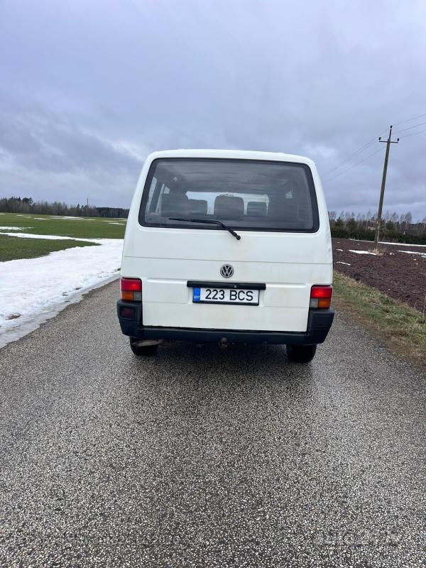 Balts Volkswagen Multivan 1995 Tallina, ar dzinēja tilpumu 2.40 L un nobraukumu 314 tūkst. km par 3000 €, foto 2 vietnē AUTOMOTO.COM.LV