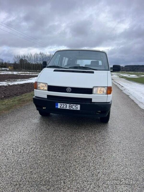 Balts Volkswagen Multivan 1995 Tallina, ar dzinēja tilpumu 2.40 L un nobraukumu 314 tūkst. km par 3000 €, foto 4 vietnē AUTOMOTO.COM.LV