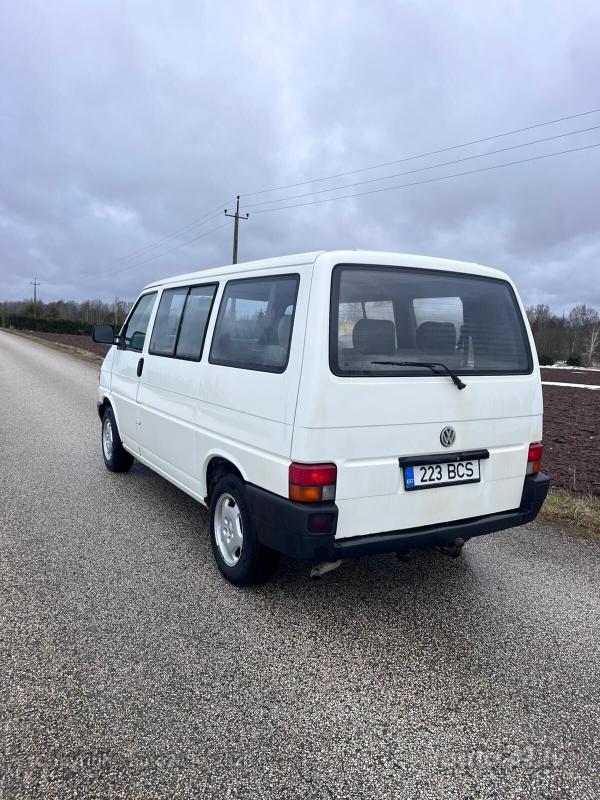 Balts Volkswagen Multivan 1995 Tallina, ar dzinēja tilpumu 2.40 L un nobraukumu 314 tūkst. km par 3000 €, foto 5 vietnē AUTOMOTO.COM.LV