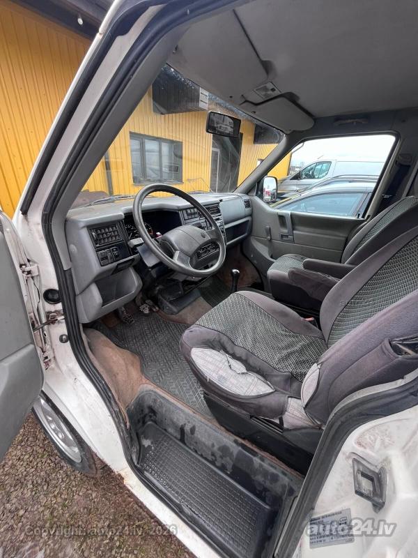 Balts Volkswagen Multivan 1995 Tallina, ar dzinēja tilpumu 2.40 L un nobraukumu 314 tūkst. km par 3000 €, foto 7 vietnē AUTOMOTO.COM.LV