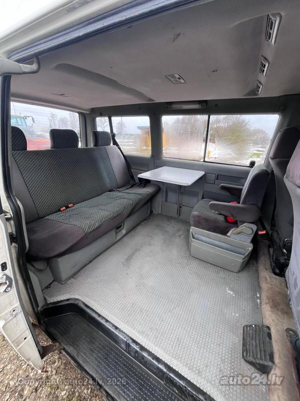 Balts Volkswagen Multivan 1995 Tallina, ar dzinēja tilpumu 2.40 L un nobraukumu 314 tūkst. km par 3000 €, foto 8 vietnē AUTOMOTO.COM.LV