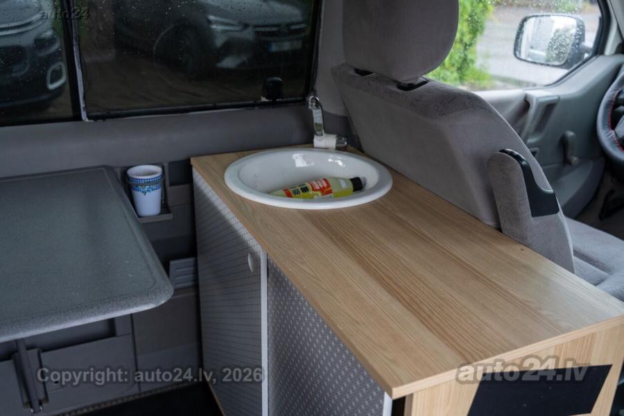 Balts Volkswagen Multivan 1998 Tallina, ar dzinēja tilpumu 1.90 L un nobraukumu 262 tūkst. km par 6500 €, foto 12 vietnē AUTOMOTO.COM.LV