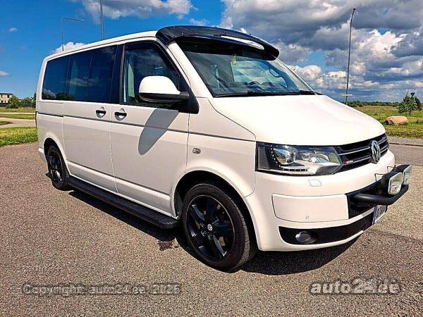 White Volkswagen Multivan 2015 in Tallinn, with an engine capacity of 2.00 L and mileage of 269 thousand km for 19500 €, photo 4 on AUTOMOTO.COM.LV
