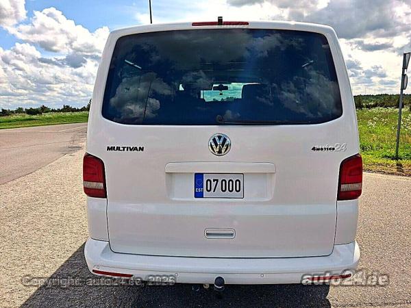 White Volkswagen Multivan 2015 in Tallinn, with an engine capacity of 2.00 L and mileage of 269 thousand km for 19500 €, photo 5 on AUTOMOTO.COM.LV