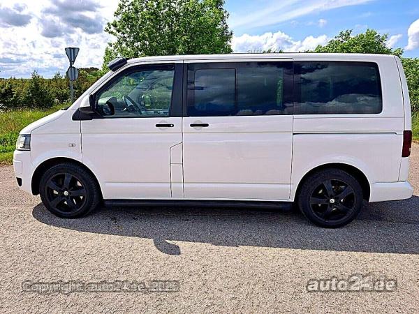 White Volkswagen Multivan 2015 in Tallinn, with an engine capacity of 2.00 L and mileage of 269 thousand km for 19500 €, photo 6 on AUTOMOTO.COM.LV