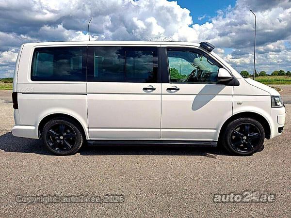 White Volkswagen Multivan 2015 in Tallinn, with an engine capacity of 2.00 L and mileage of 269 thousand km for 19500 €, photo 8 on AUTOMOTO.COM.LV