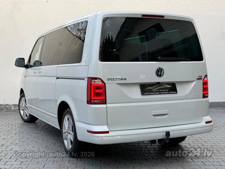 White Volkswagen Multivan 2016 in Tallinn, with an engine capacity of 2.00 L and mileage of 191 thousand km for 29900 €, photo 11 on AUTOMOTO.COM.LV