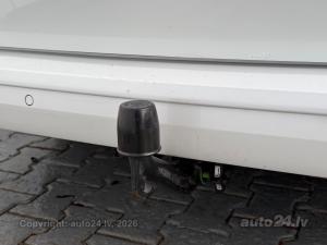White Volkswagen Multivan 2016 in Tallinn, with an engine capacity of 2.00 L and mileage of 191 thousand km for 29900 €, photo 16 on AUTOMOTO.COM.LV