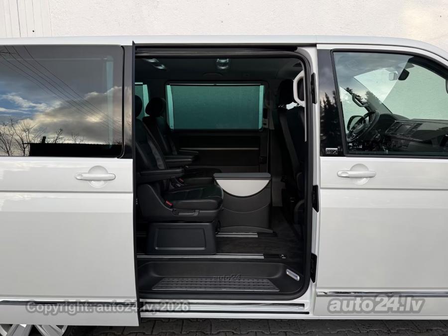 White Volkswagen Multivan 2016 in Tallinn, with an engine capacity of 2.00 L and mileage of 191 thousand km for 29900 €, photo 17 on AUTOMOTO.COM.LV