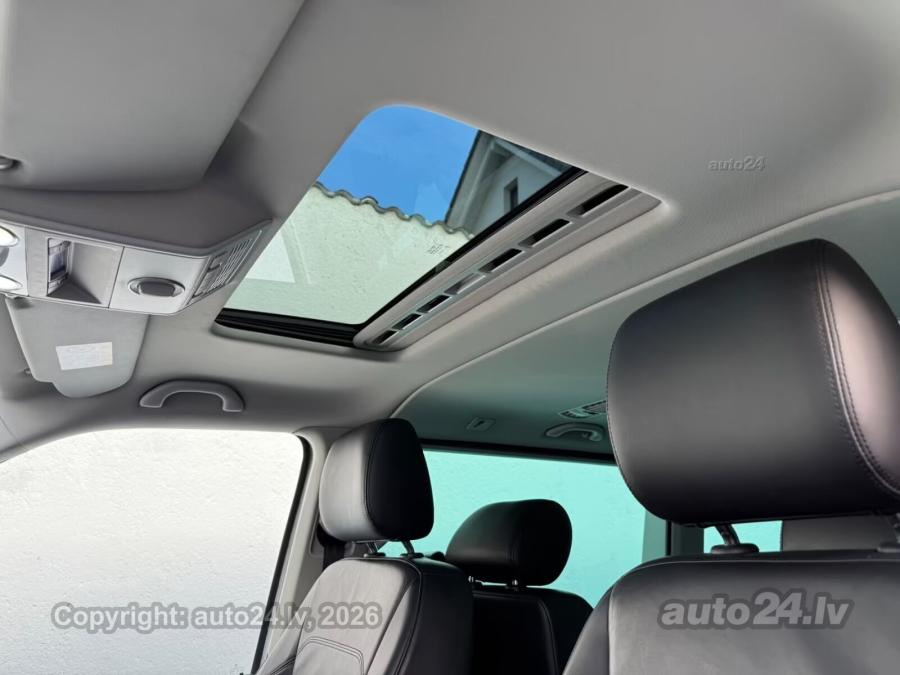 White Volkswagen Multivan 2016 in Tallinn, with an engine capacity of 2.00 L and mileage of 191 thousand km for 29900 €, photo 19 on AUTOMOTO.COM.LV