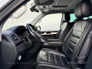 White Volkswagen Multivan 2016 in Tallinn, with an engine capacity of 2.00 L and mileage of 191 thousand km for 29900 €, photo 21 on AUTOMOTO.COM.LV