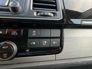 White Volkswagen Multivan 2016 in Tallinn, with an engine capacity of 2.00 L and mileage of 191 thousand km for 29900 €, photo 27 on AUTOMOTO.COM.LV