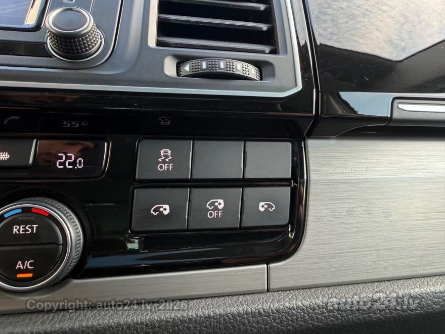 White Volkswagen Multivan 2016 in Tallinn, with an engine capacity of 2.00 L and mileage of 191 thousand km for 29900 €, photo 27 on AUTOMOTO.COM.LV